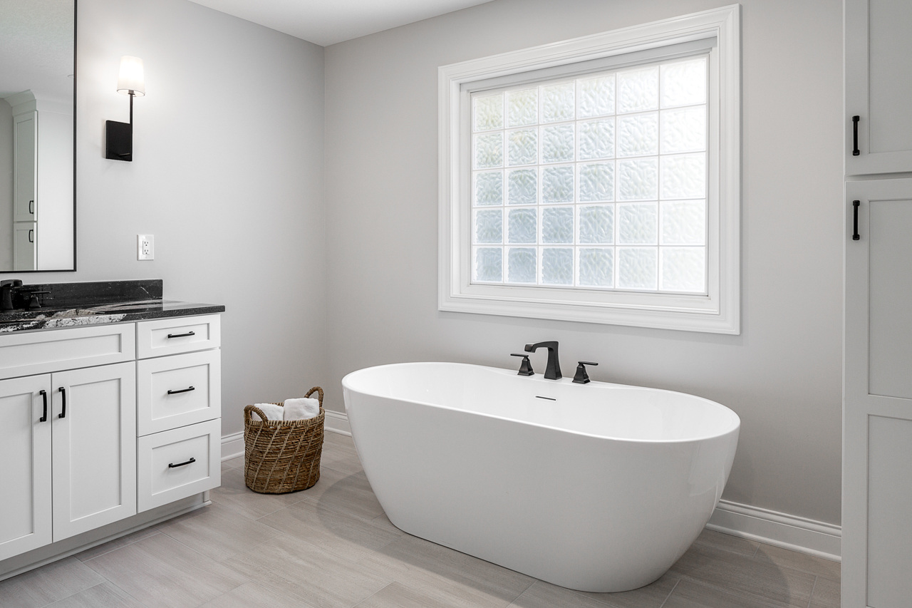 8 Master Bath Layout Ideas: Reimagine Your Primary Bathroom